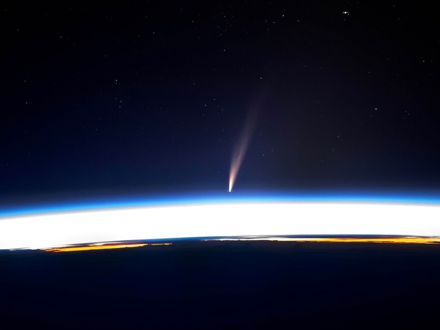 Astronauta De La NASA Toma Increíble Foto De Cometa Que Pasa Cada 160. ...